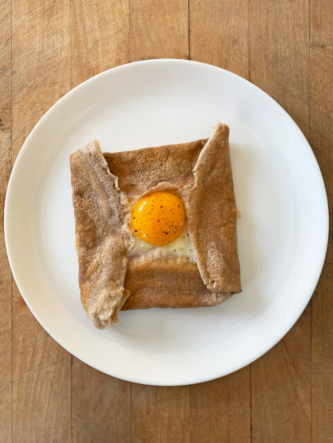 Galettes bretonnes complètes - Jambon, œuf et fromage râpé - Harmonie ...